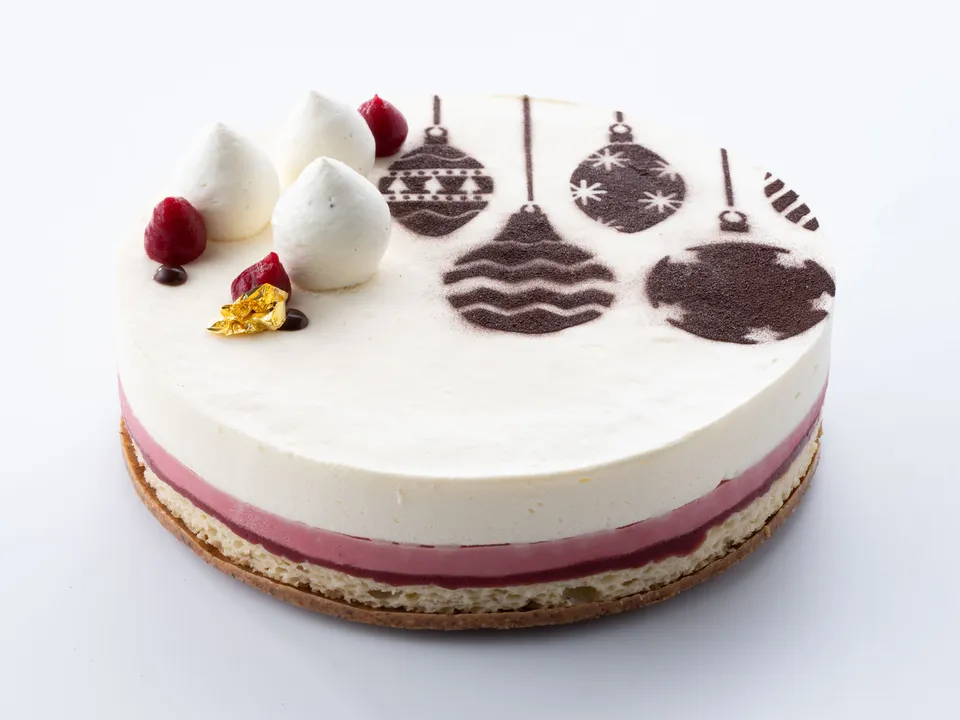 Gateau a la cerise et chocolat blanc, cardamome, canneberge et pecan